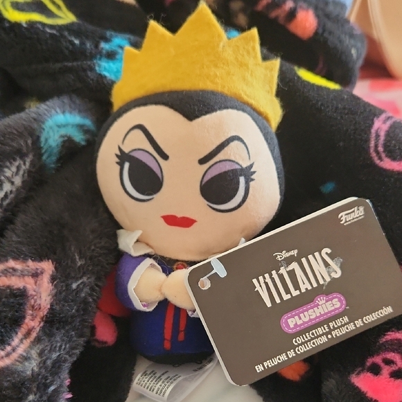 Disney | Toys | Disney Villains Plush Evil Queen With Yellow Crown ...